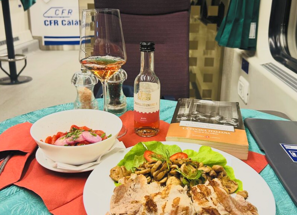 Primul vagon bar-bistro, modernizat prin PNRR, introdus pe ruta ...